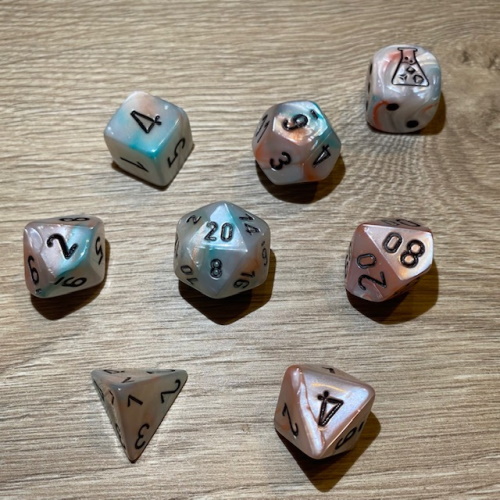 Chessex Lab Dice Lustrous Sea Shell Polyset (luminary) - Dungeons & Dice